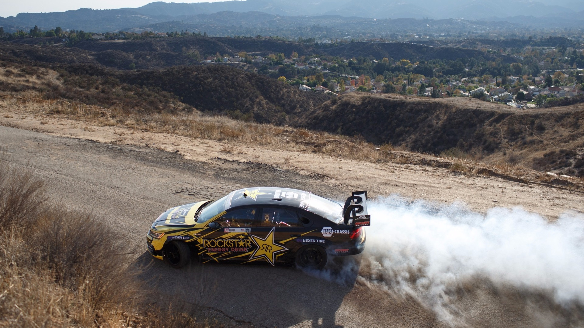 VIDÉO - Tanner Foust part en Rallycross... sur route ouverte