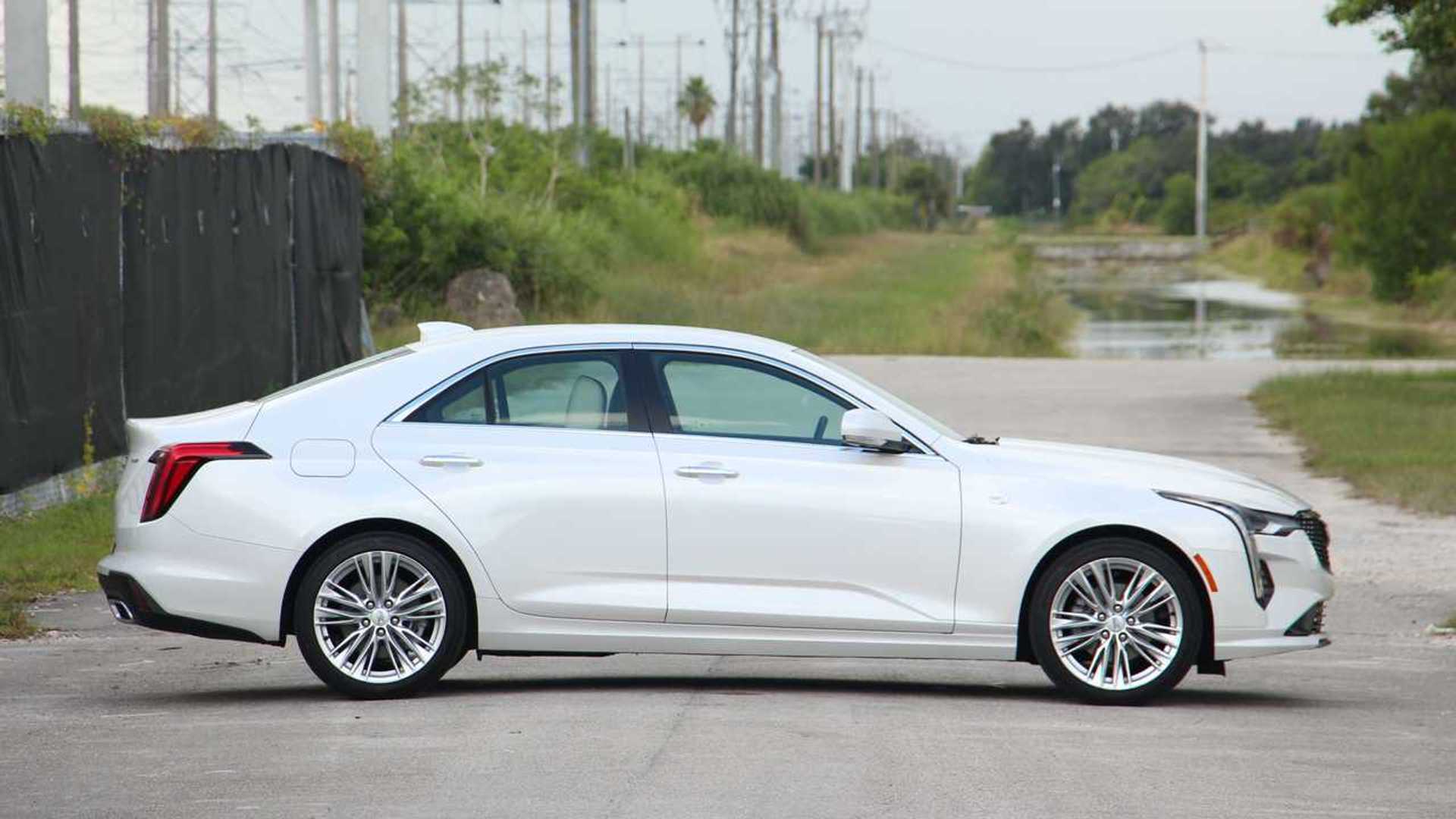 Lebih dari 1.000 Unit Cadillac CT4 Salah Logo, Sepele tapi Memalukan