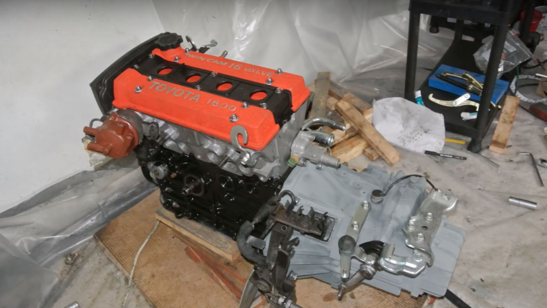 İki dakikada Toyota 4A-GE motoru toplamak