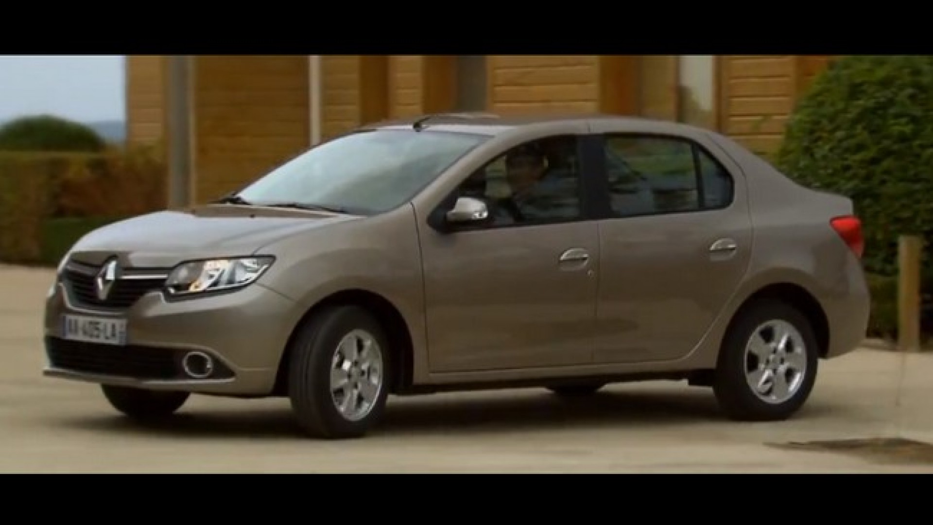 VÍDEO mostra que Novo Renault Symbol é mais refinado que o Novo Dacia Logan