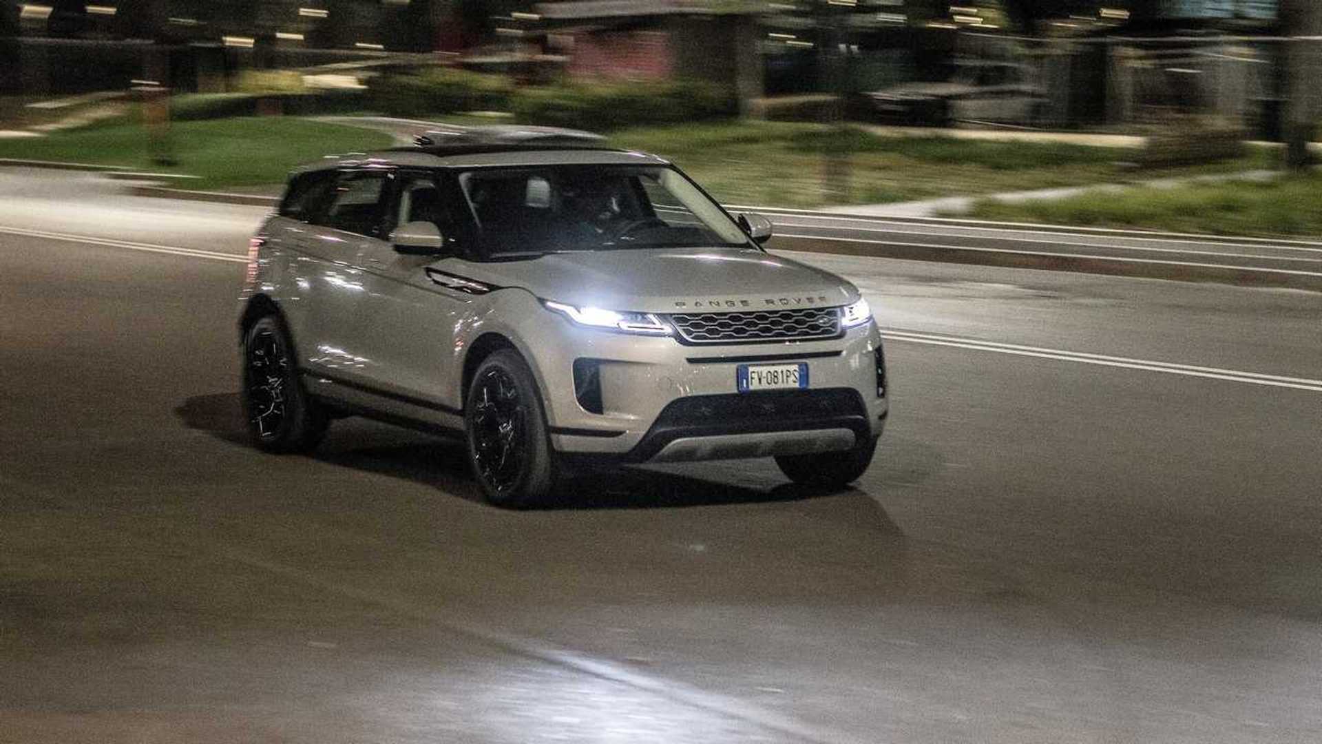 Range Rover Evoque, un'inglese nella notte di Milano