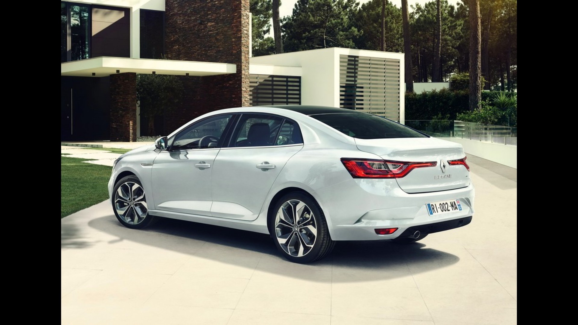 Substituto do Fluence, o belo Renault Megane Sedan é revelado - veja fotos