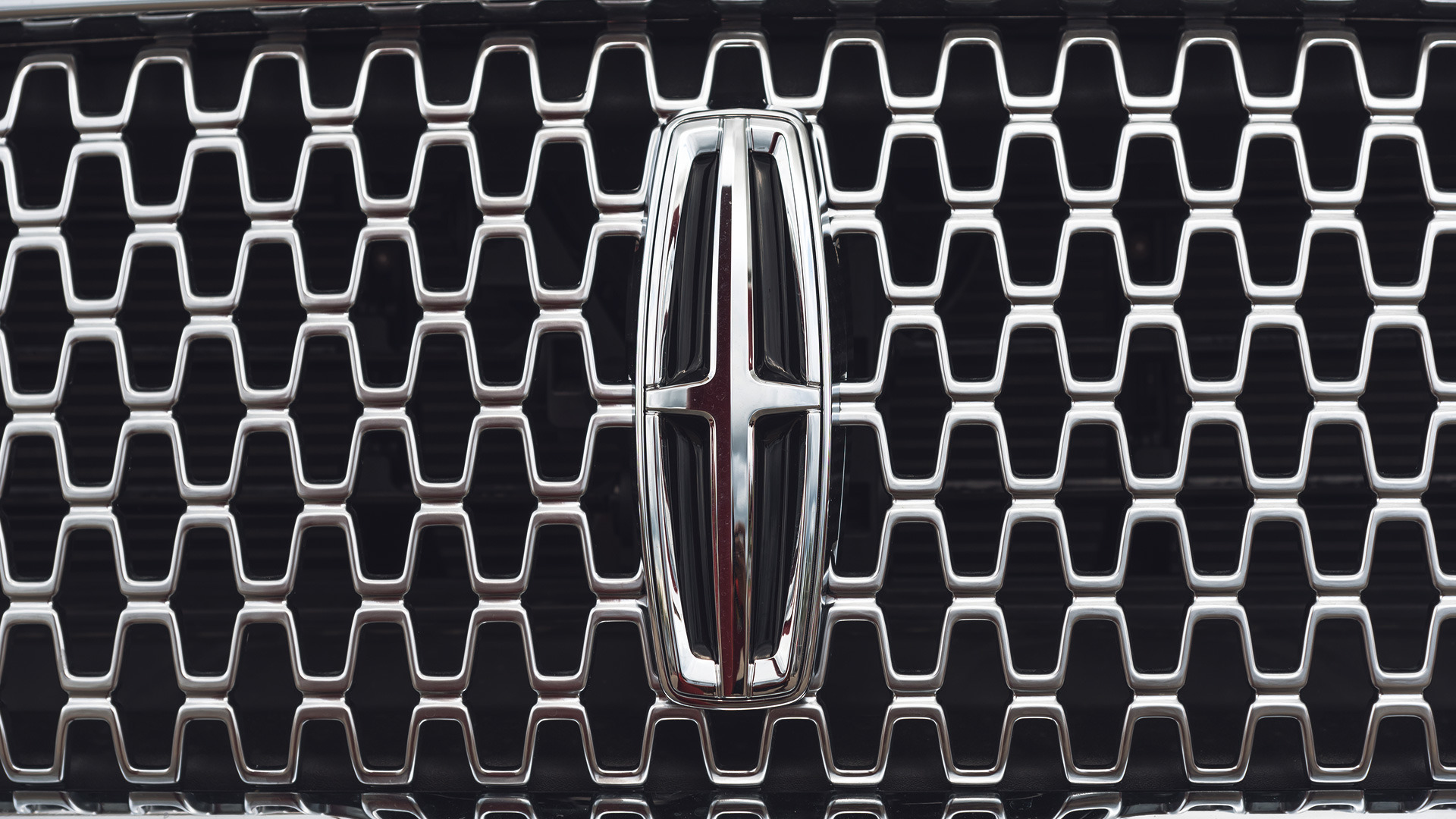 Lincoln Cars, News and Reviews | Motor1.com