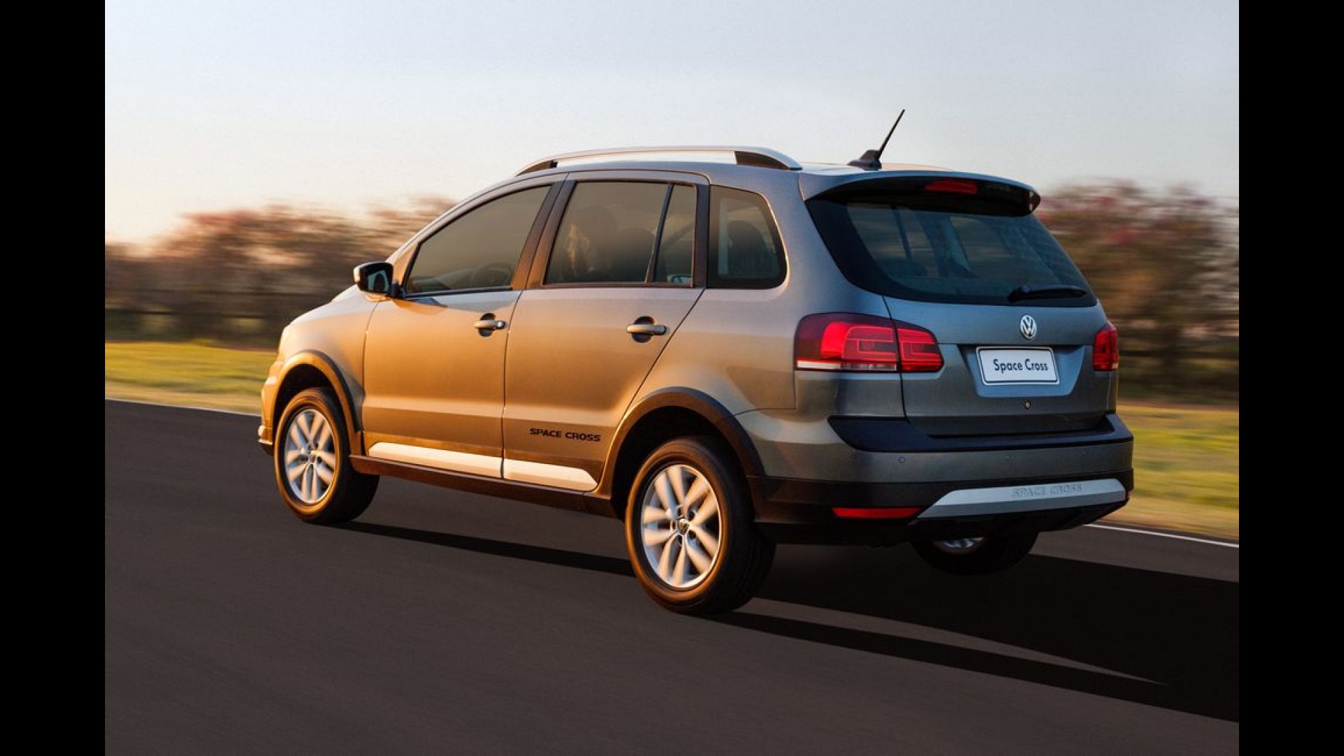 VW SpaceFox 2015 renovado chega com preço inicial de R$ 58.590 - veja ...