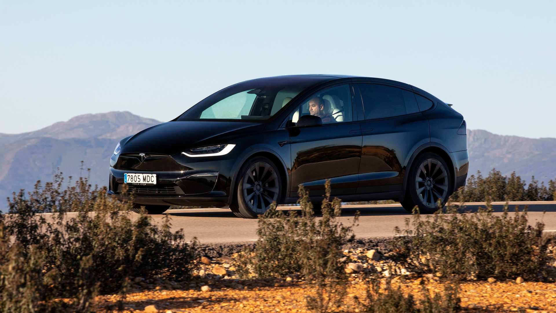 Tesla Model X Plaid 2023: al volante del SUV más potente del mundo