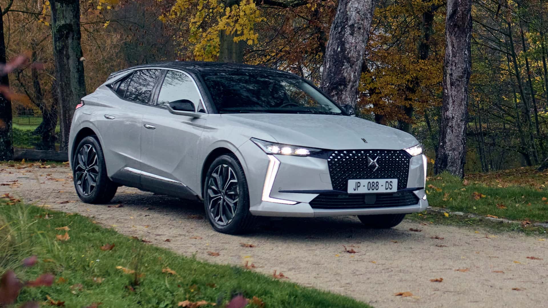 Les DS 3 et DS 4 seront bientôt disponibles à la commande avec une légère hybridation