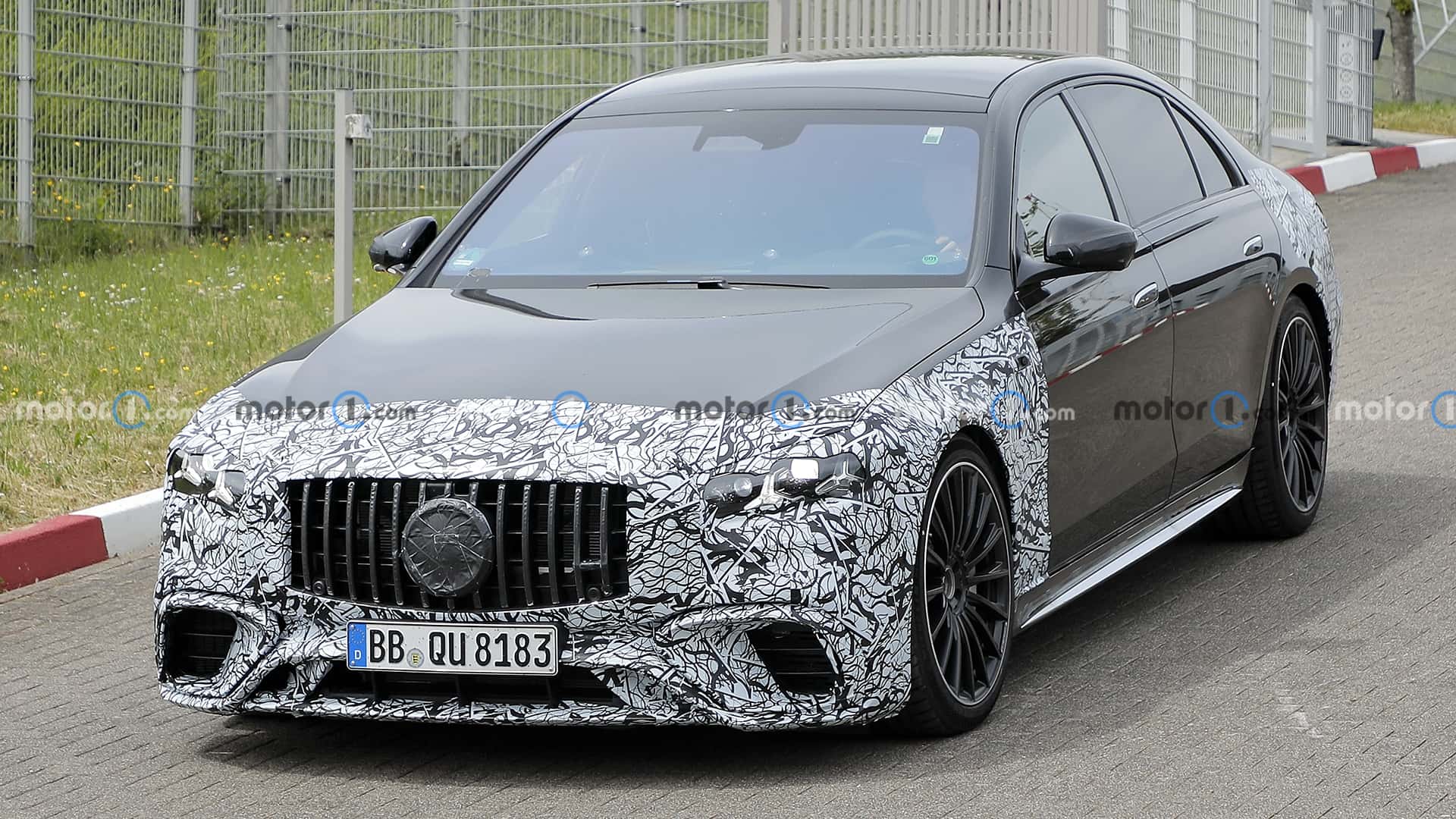 Mercedes-AMG S 63 Facelift (2026) als Erlkönig erwischt