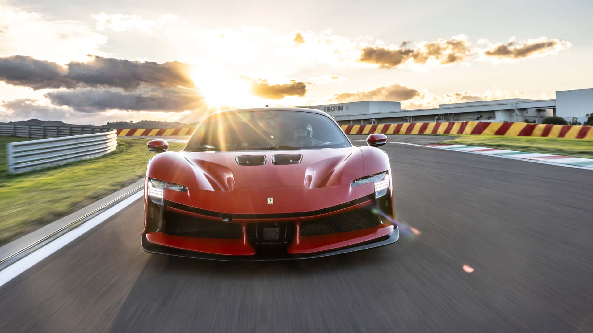 Prueba Ferrari SF90 XX: en Fiorano, con 1.030 CV de récord