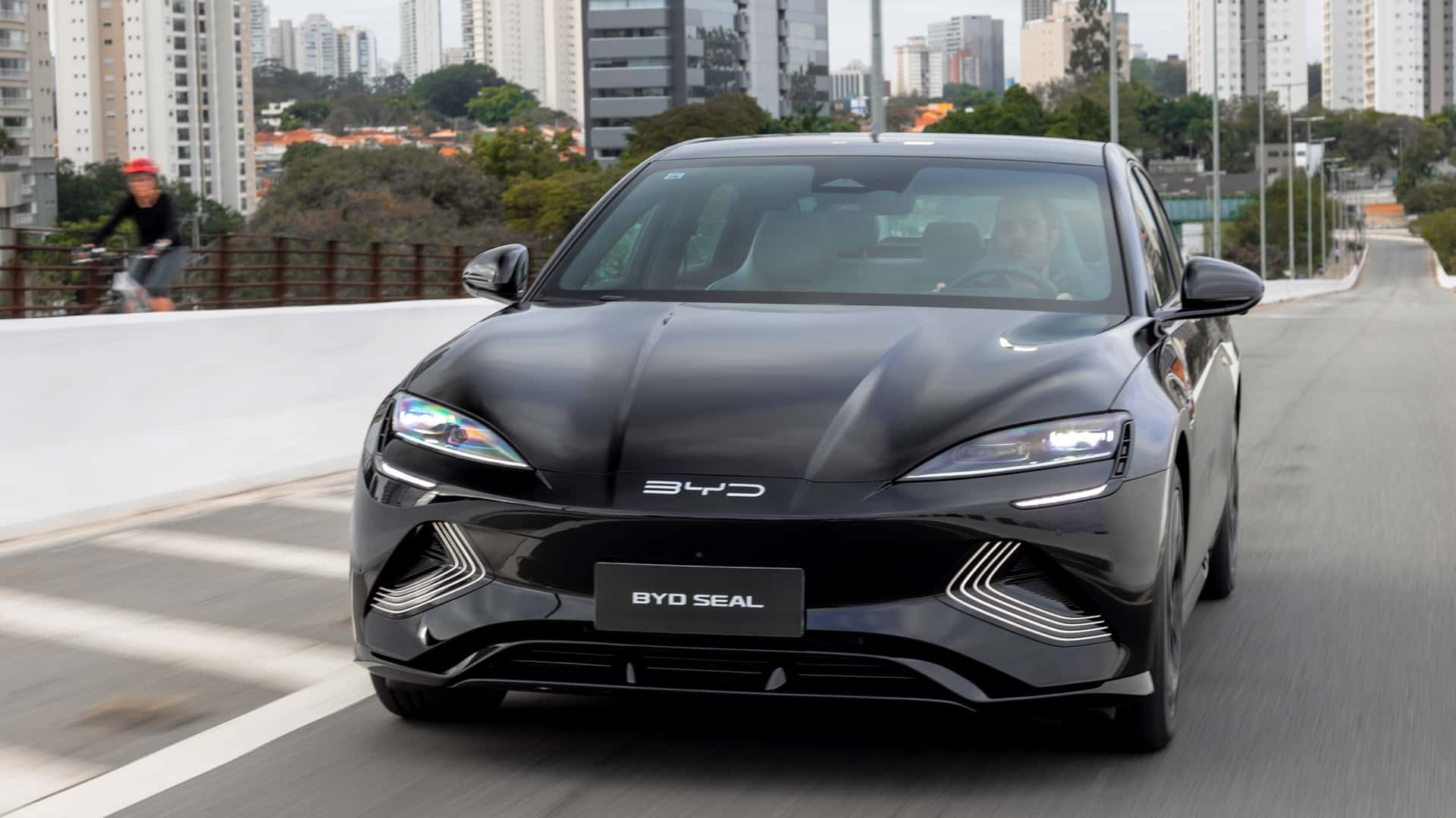 BYD vende mais de 600 carros elétricos e híbridos no Brasil em um único dia