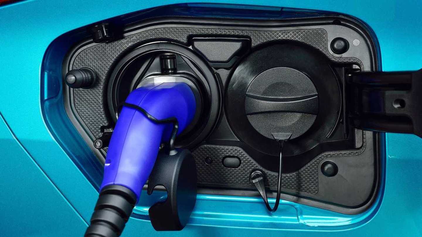 Toyota Prius Plug-In 2020: hasta 45 km de autonomía eléctrica