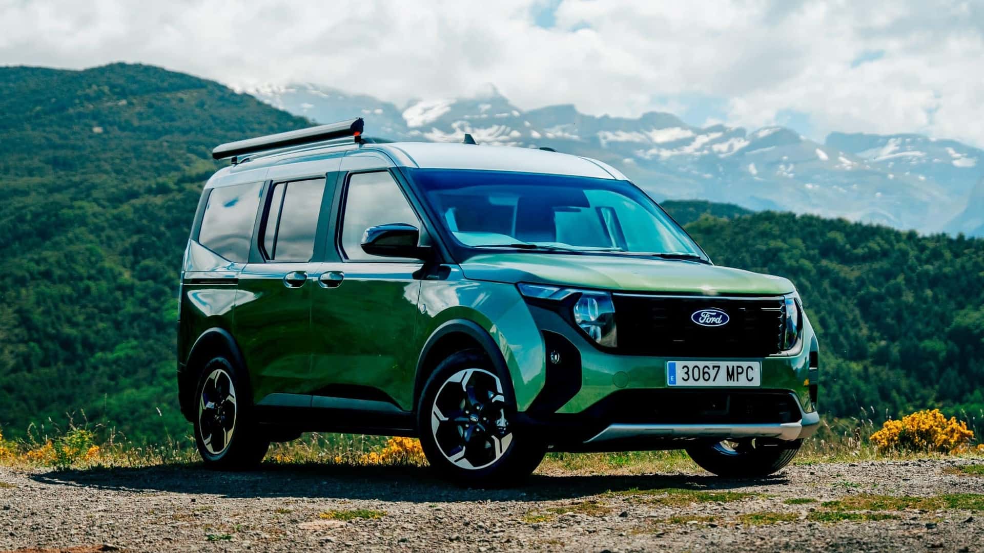 Le Ford Tourneo Courier transformé en un camping-car économique