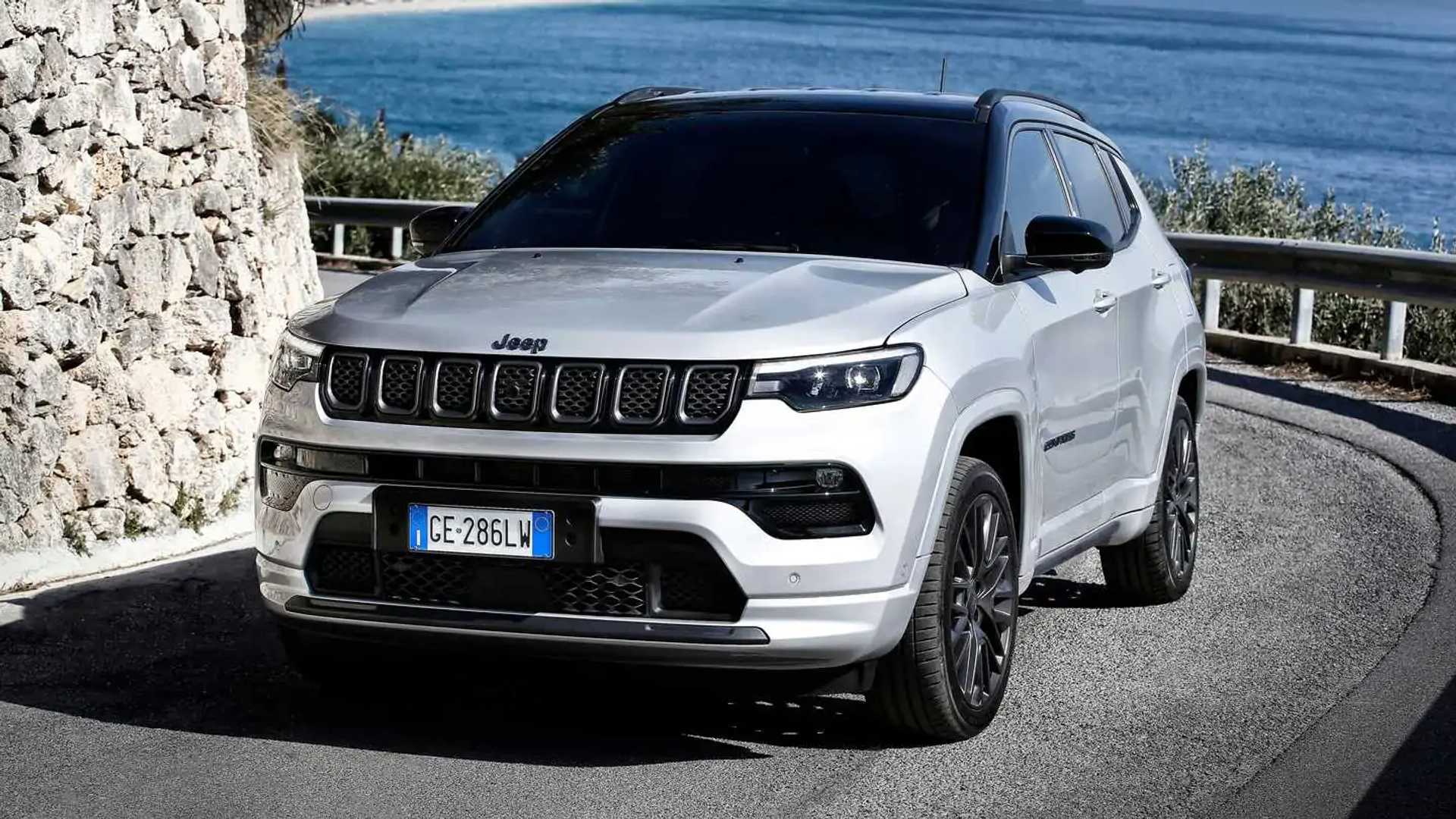 Stellantis quer suavizar regras anti-poluição e priorizar híbridos