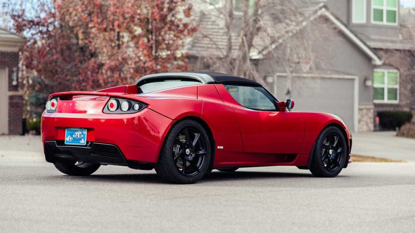 Che fine ha fatto la Tesla Roadster? Tutto quello che sappiamo