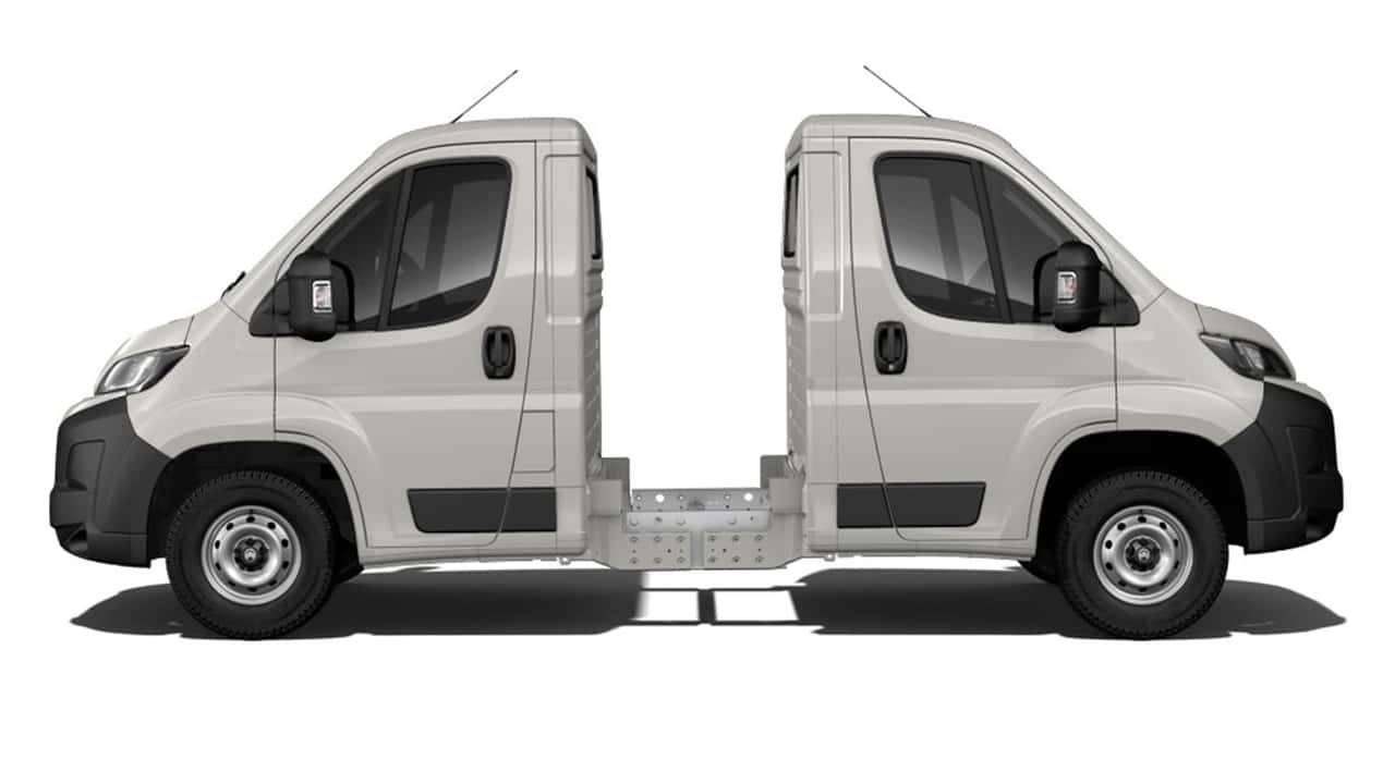 UK: Citroën's curious (and ingenious) idea - a van with two cabs