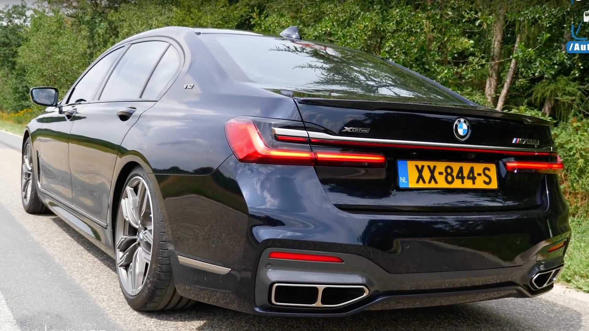 2020 BMW M760Li shows the 750i who's boss in acceleration duel