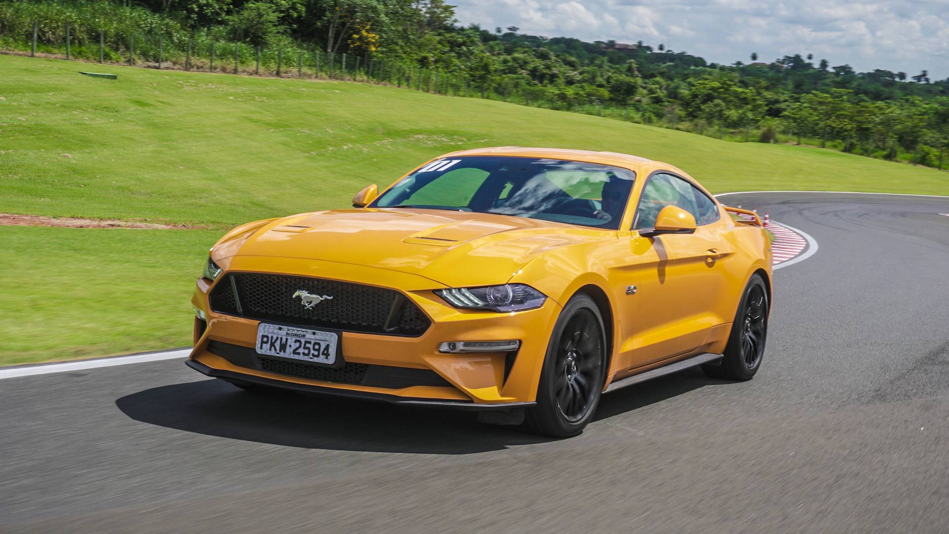 Vídeo Avaliação Ford Mustang GT - Antes tarde do que nunca!