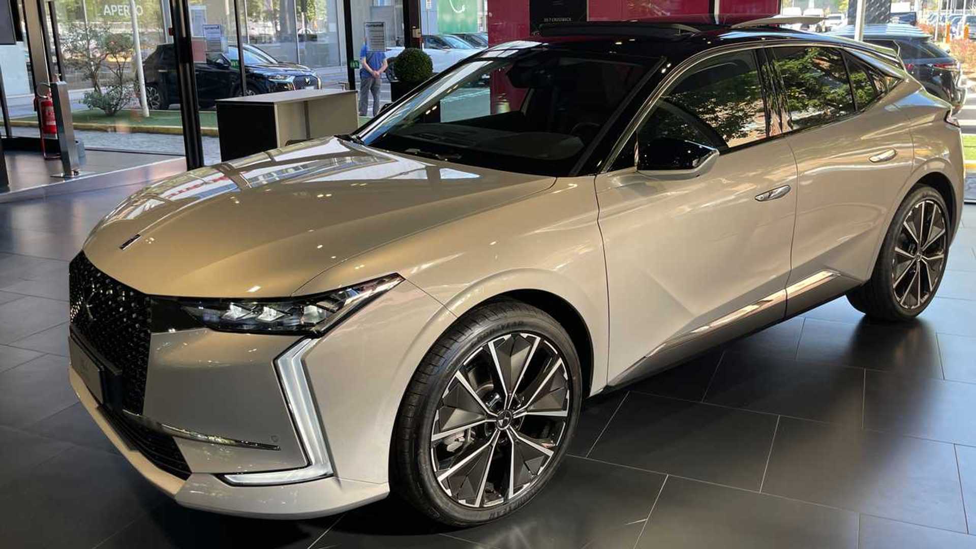 DS: elettrico tecno-artigianale, dal 2024 DS 4 solo a batteria