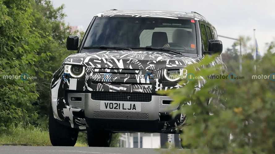 Three-Row Land Rover Defender 130 Spied For The First Time