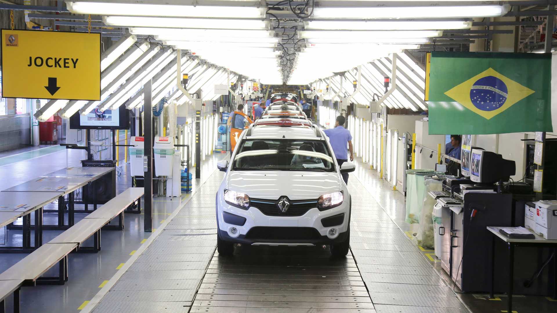 Renault adia retorno de produção no Brasil para setembro