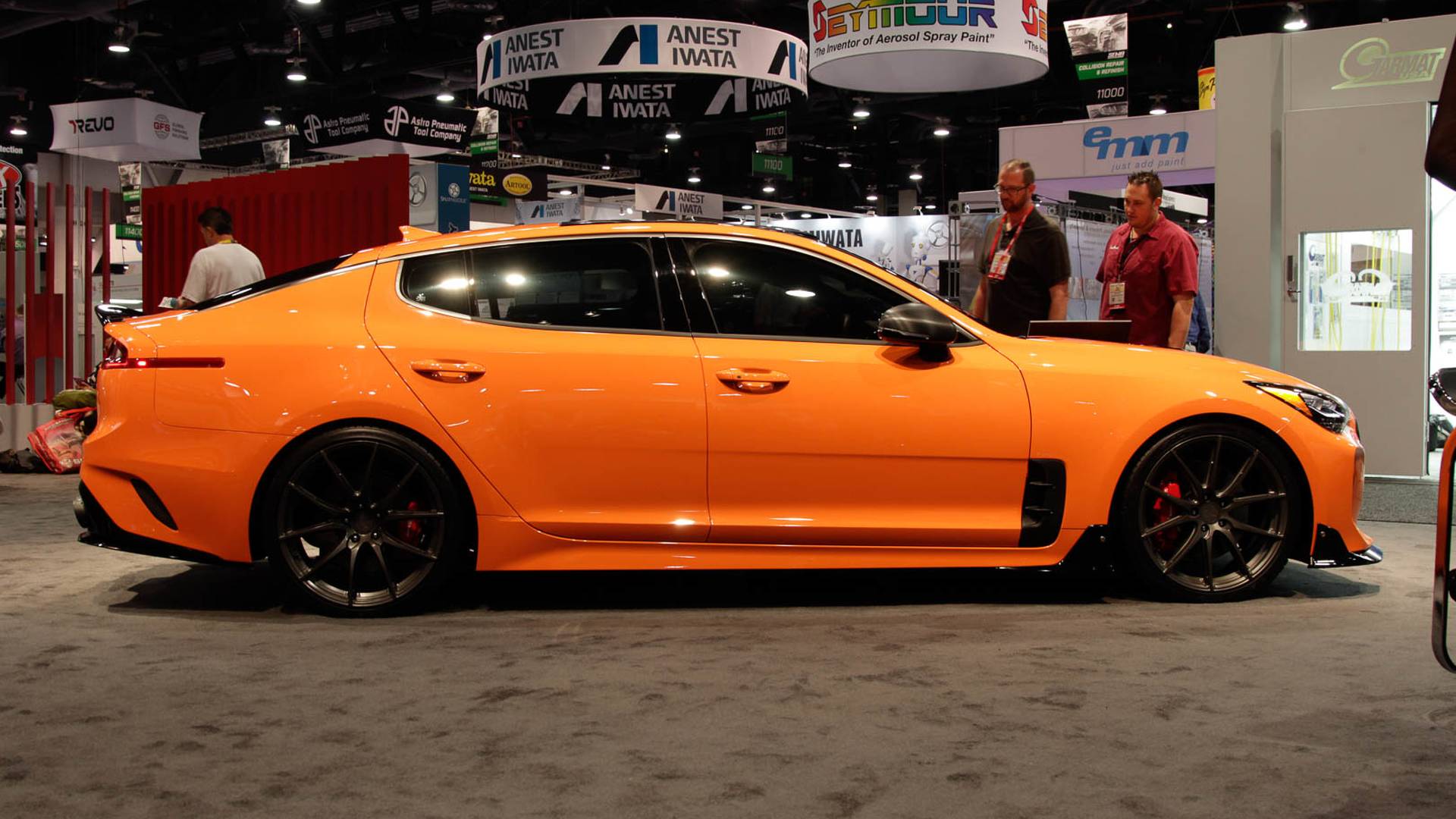 Kia déchaîne les foules avec ses deux merveilleuses Stinger