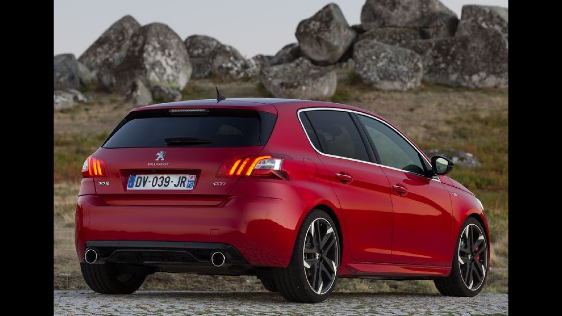 Longe do Brasil, novo Peugeot 308 GTi de 270 cv é lançado no Chile