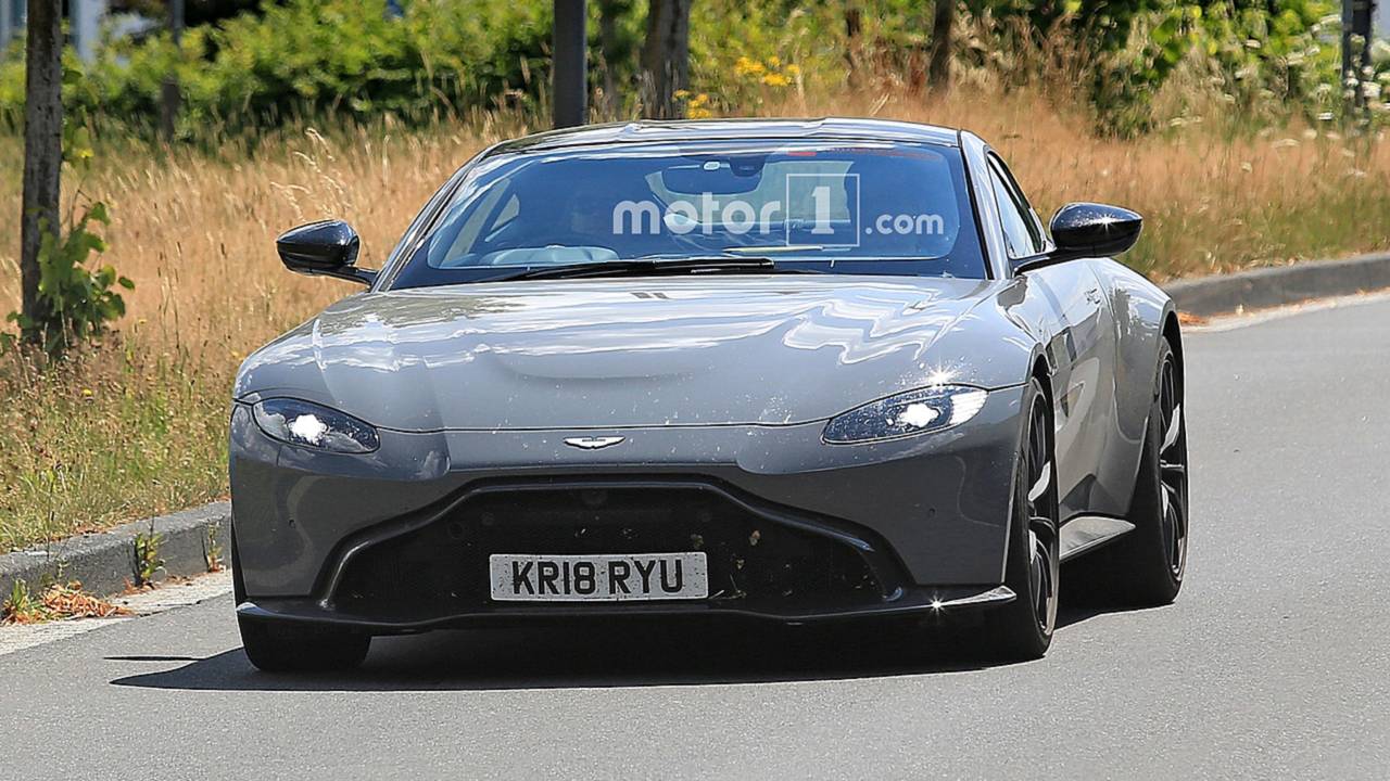 L'Aston Martin Vantage S en approche