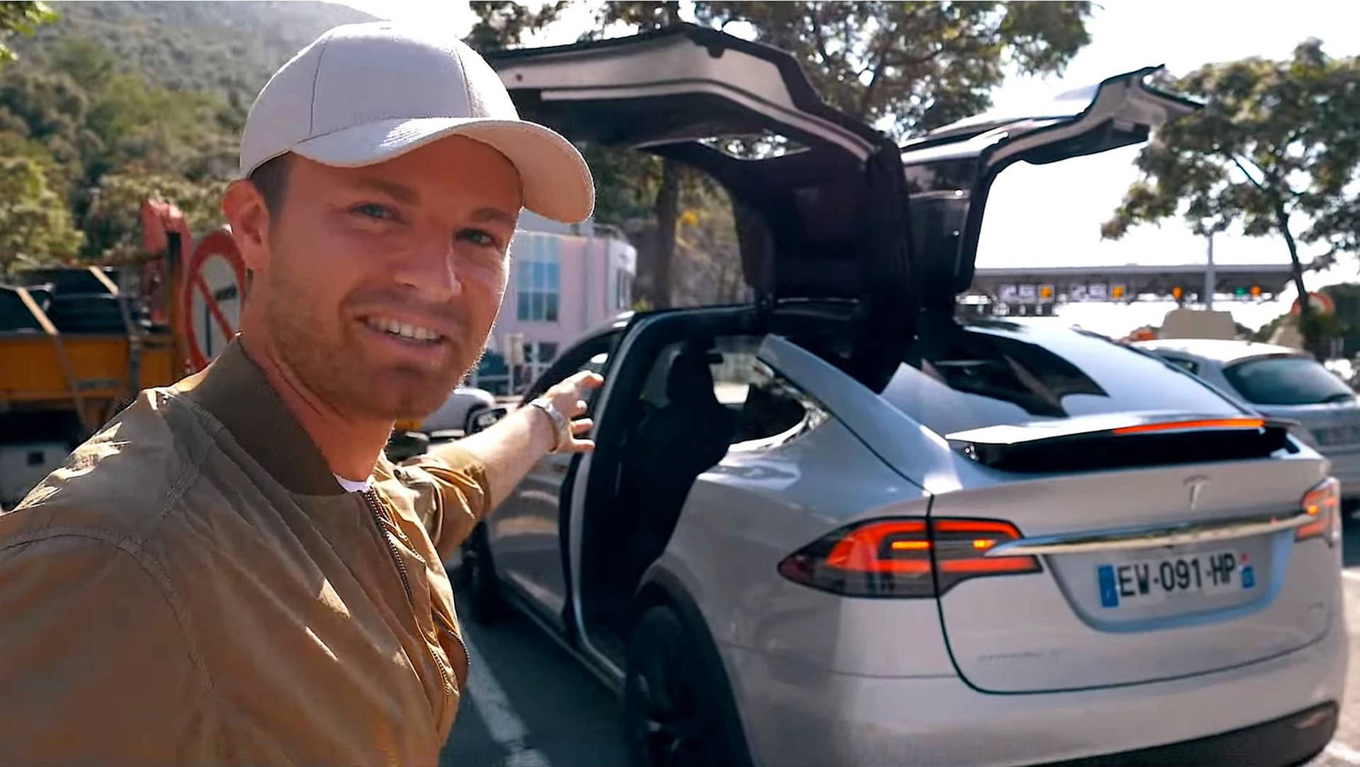 Model S ile Nürburgring tur rekoru görevi Nico Rosberg’de
