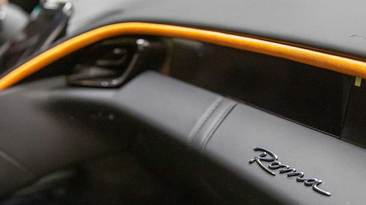 Disfruta de un Ferrari Roma que no es rojo