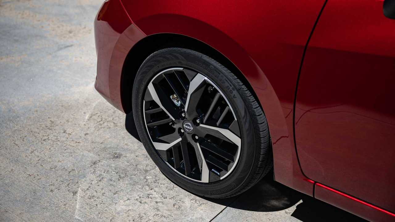 Novo Nissan Versa 2023 ganha reestilização que deve chegar ao Brasil