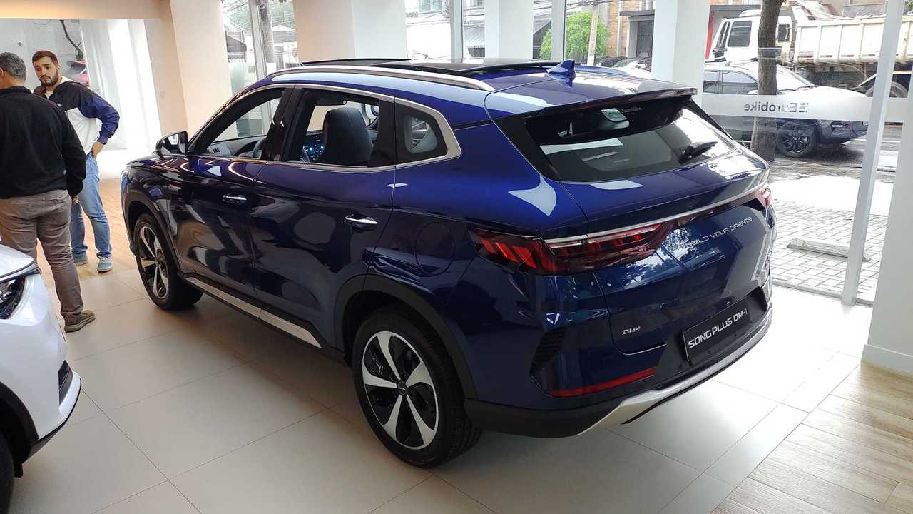 Novo BYD Song Plus DM-i está nas concessionárias; veja fotos e equipamentos