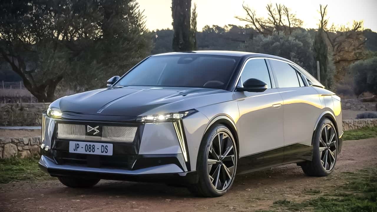 DS N°8 AWD nun auch in der Basisausstattung Pallas