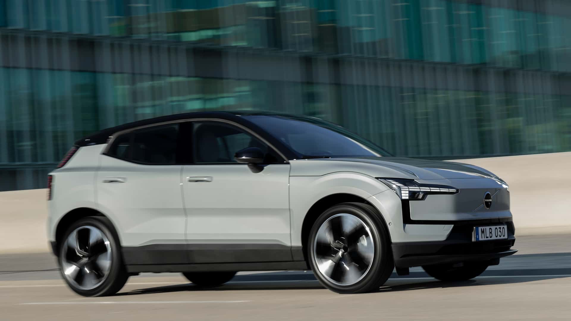 Volvo admits defeat: Won't go fully electric by 2030
