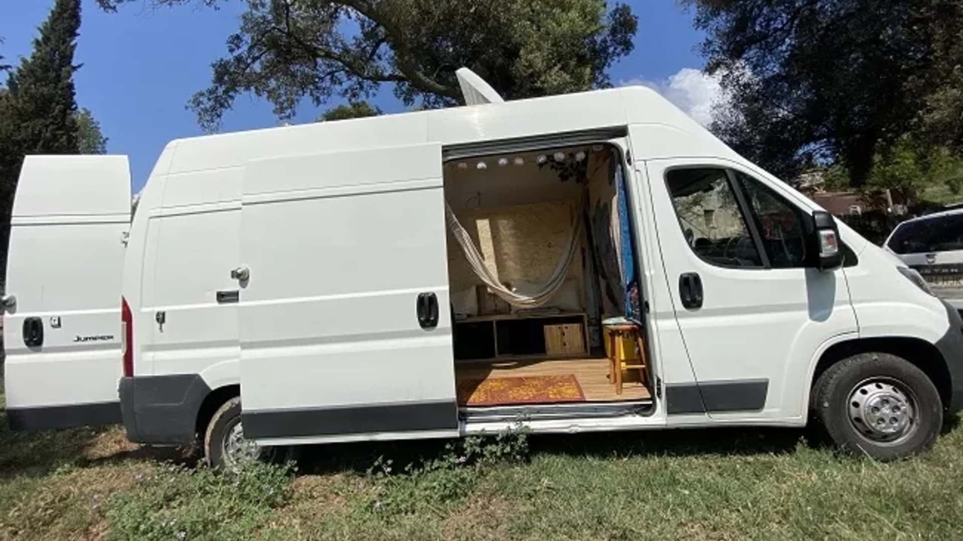 Casi 7.000 euros de rebaja en esta camper con un enorme interior