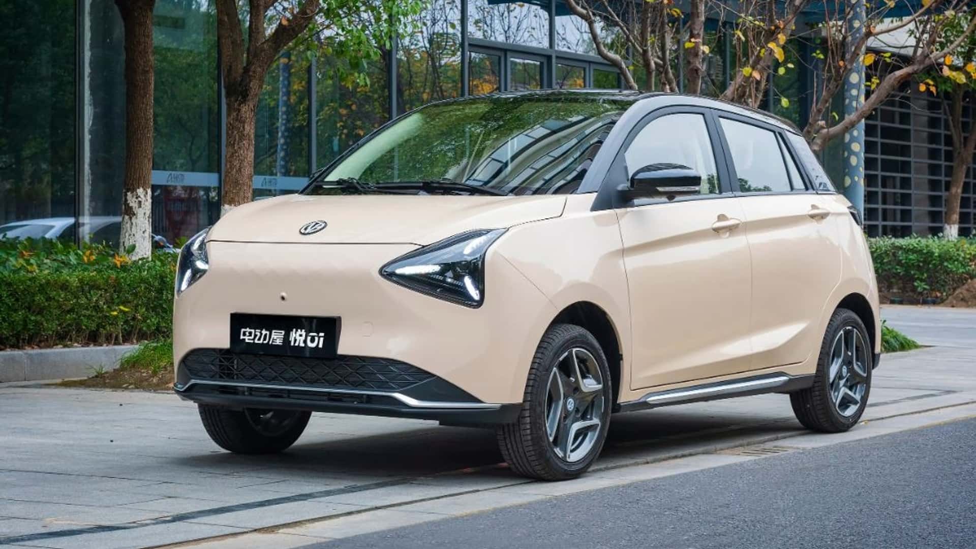 La piccola auto elettrica cinese da 7.600 euro