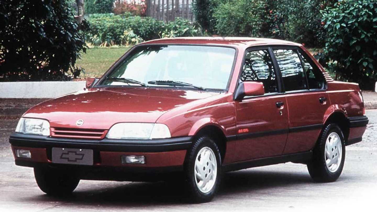 Chevrolet Monza: os 40 anos do modelo médio que desbancou os populares