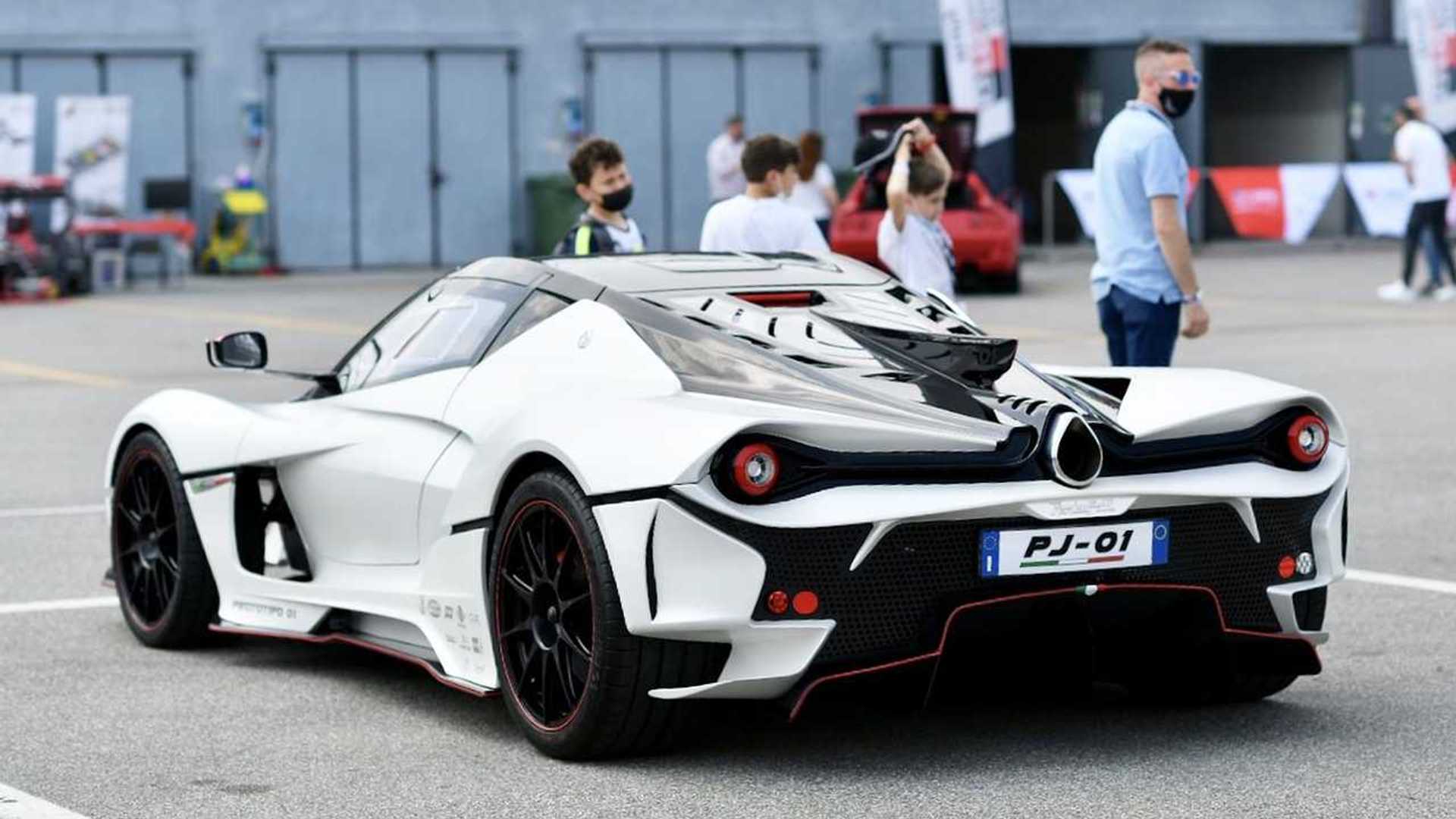 Tutto su Pambuffetti e le sue auto. Supercar italiane crescono