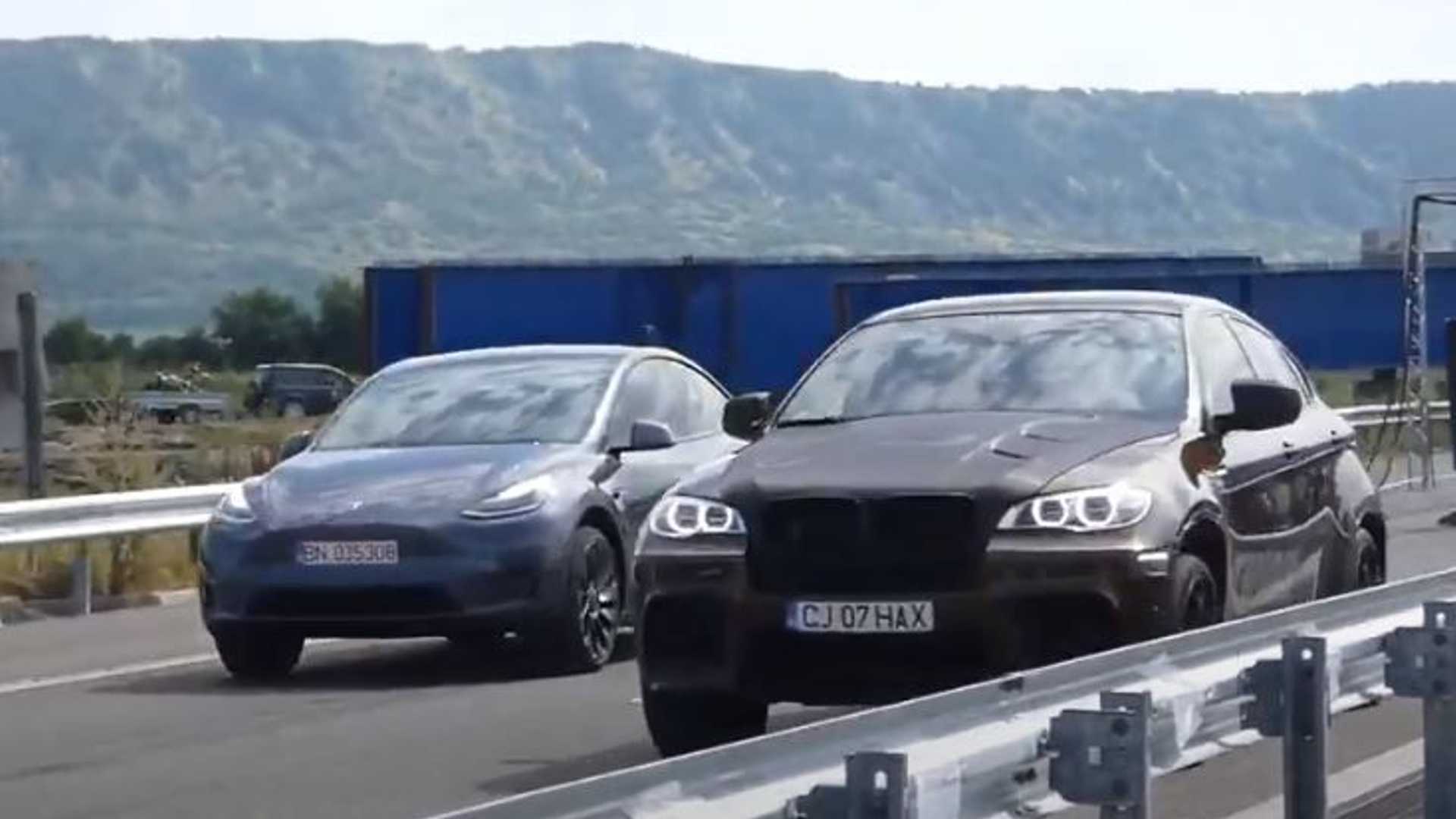 Tesla Model Y Performance encara BMW X6M de 750 cv na arrancada - vídeo