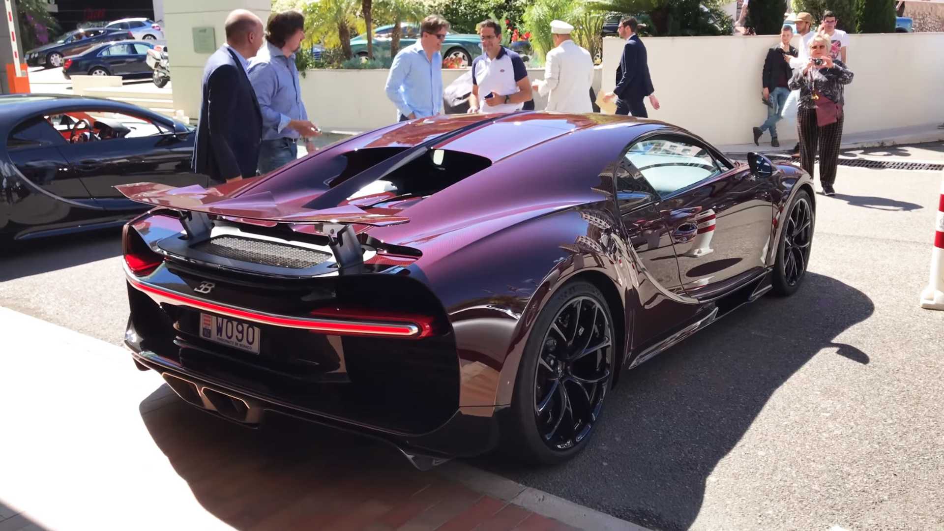 VIDÉO - Une magnifique Bugatti Chiron carbone rouge à Monaco