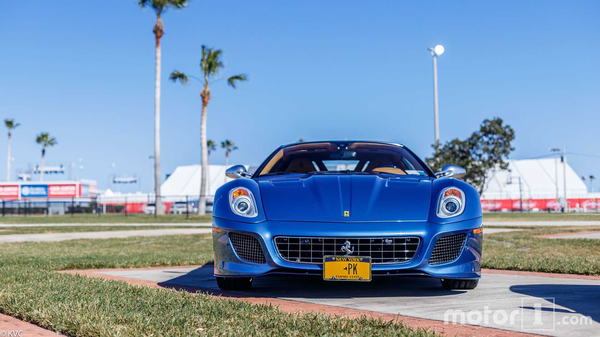 PHOTOS - L'unique Ferrari Superamerica 45 à Daytona