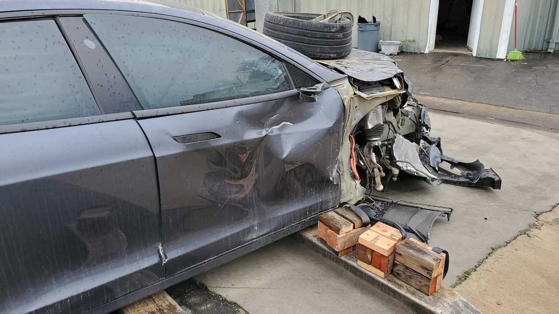 Here's The Story Of The Tesla Model S That Ran A Red Light And Crashed
