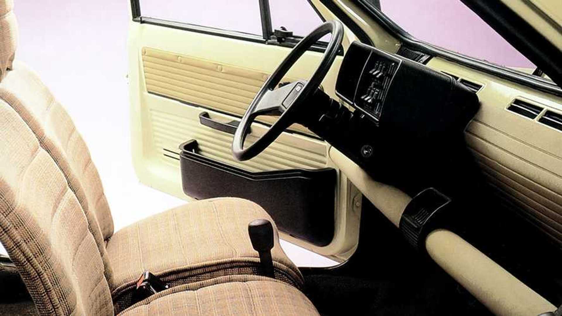 Fiat Panda, ecco com'è cambiato il cruscotto in 40 anni