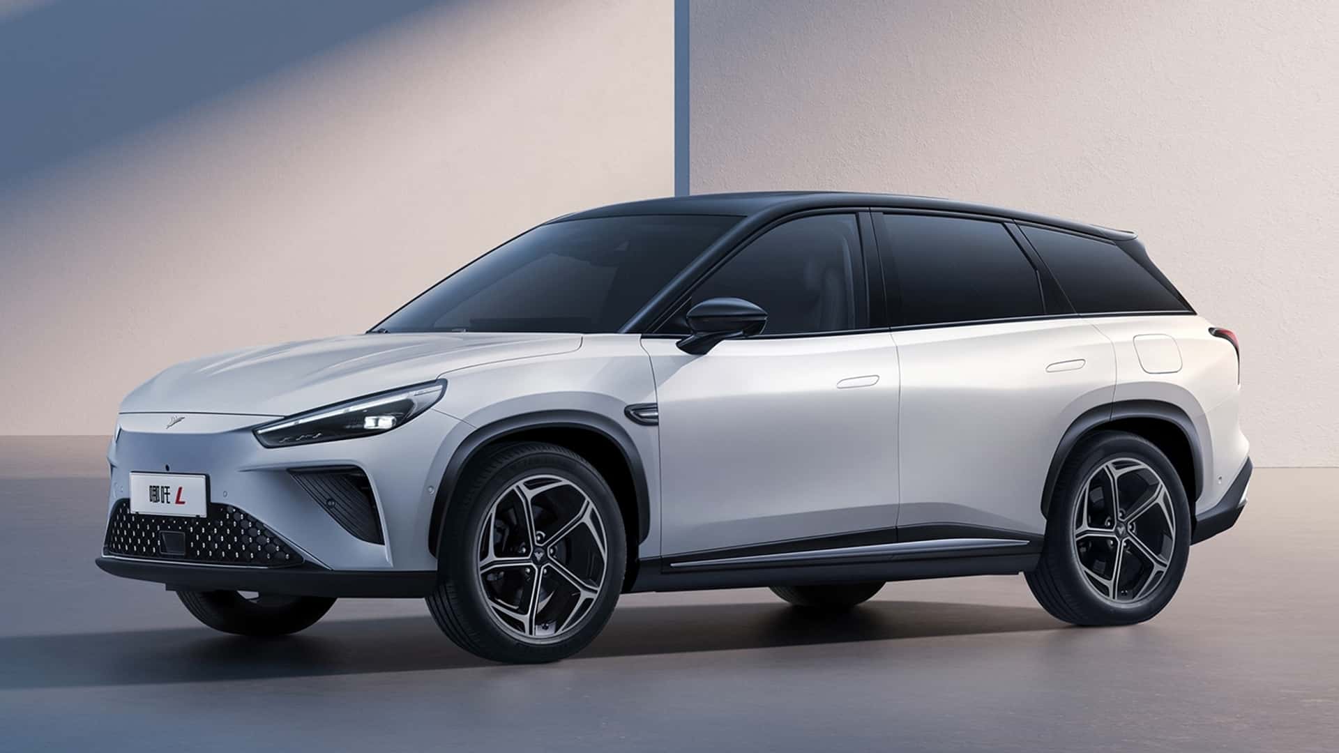 Esperado no Brasil, NETA L recebe o prêmio de Carro do Ano na China