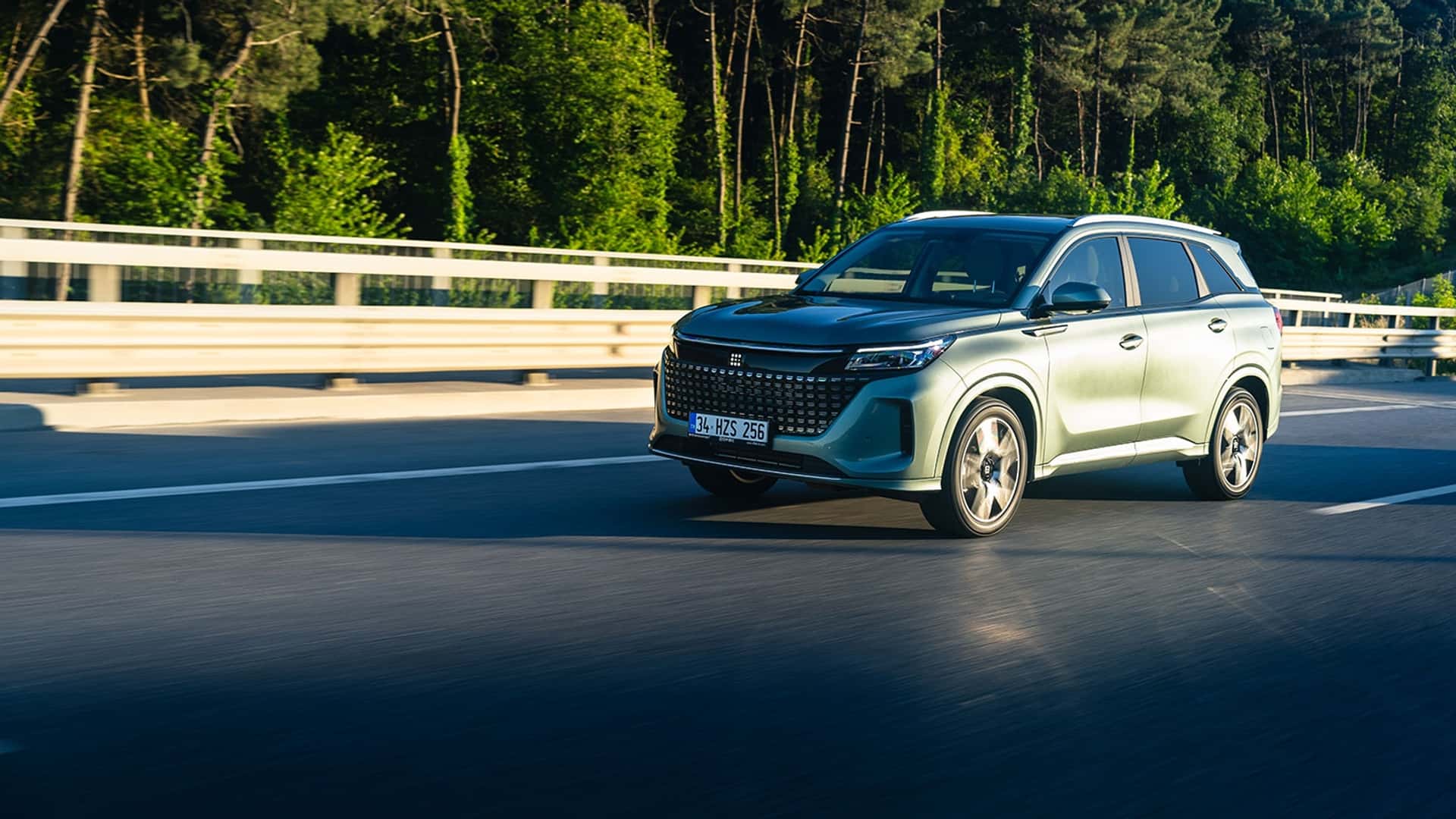 DFSK, yeni SUV modeli E5'i Türkiye'de satışa sundu!