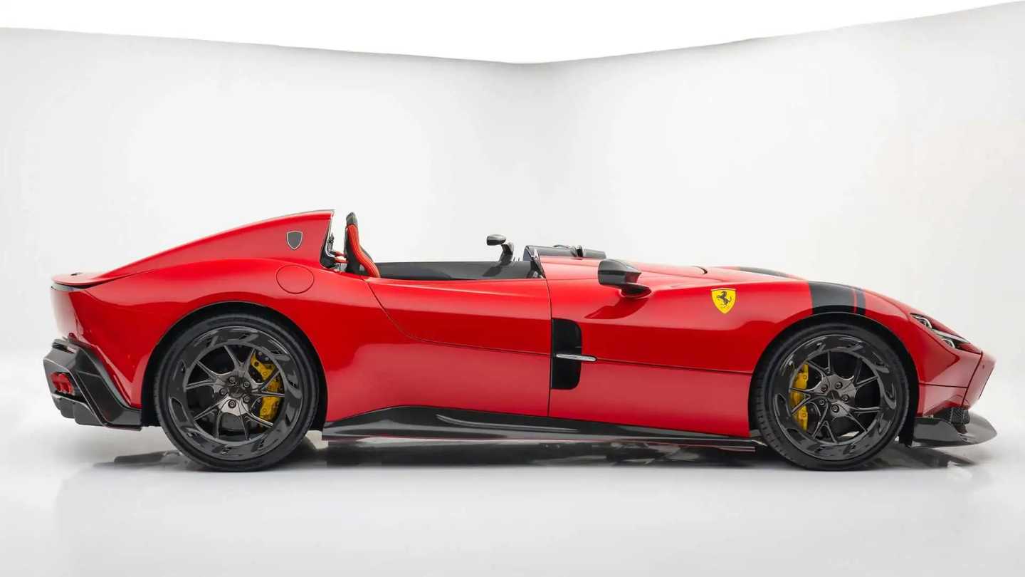 Este Ferrari Monza SP2 modificado es obra de Mansory Bespoke