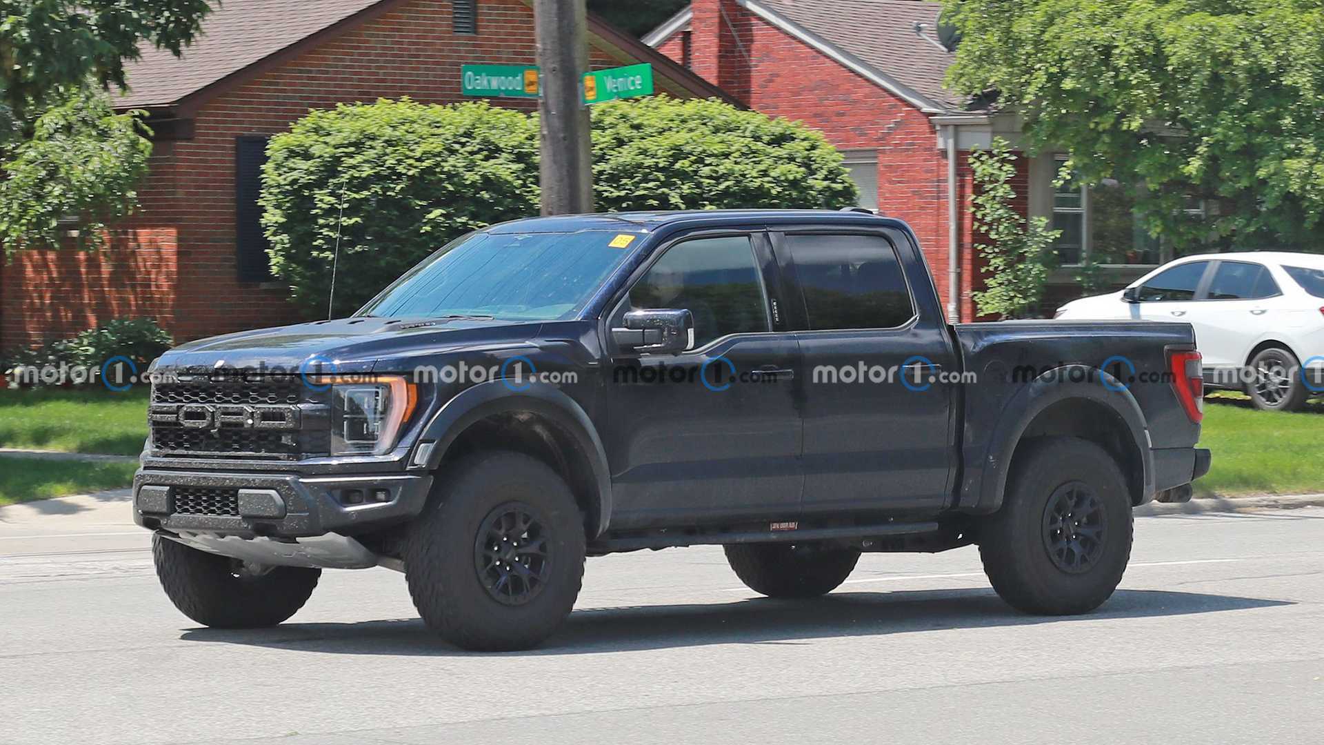 Ford F-150 Raptor R, casuslarımıza yakalandı!