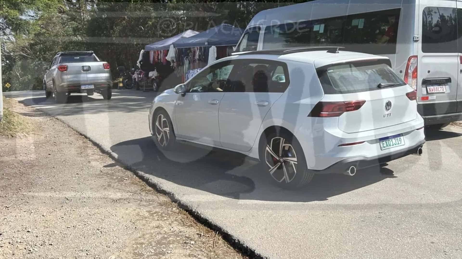 No Brasil em 2025, VW Golf GTI segue em testes e revela novas rodas