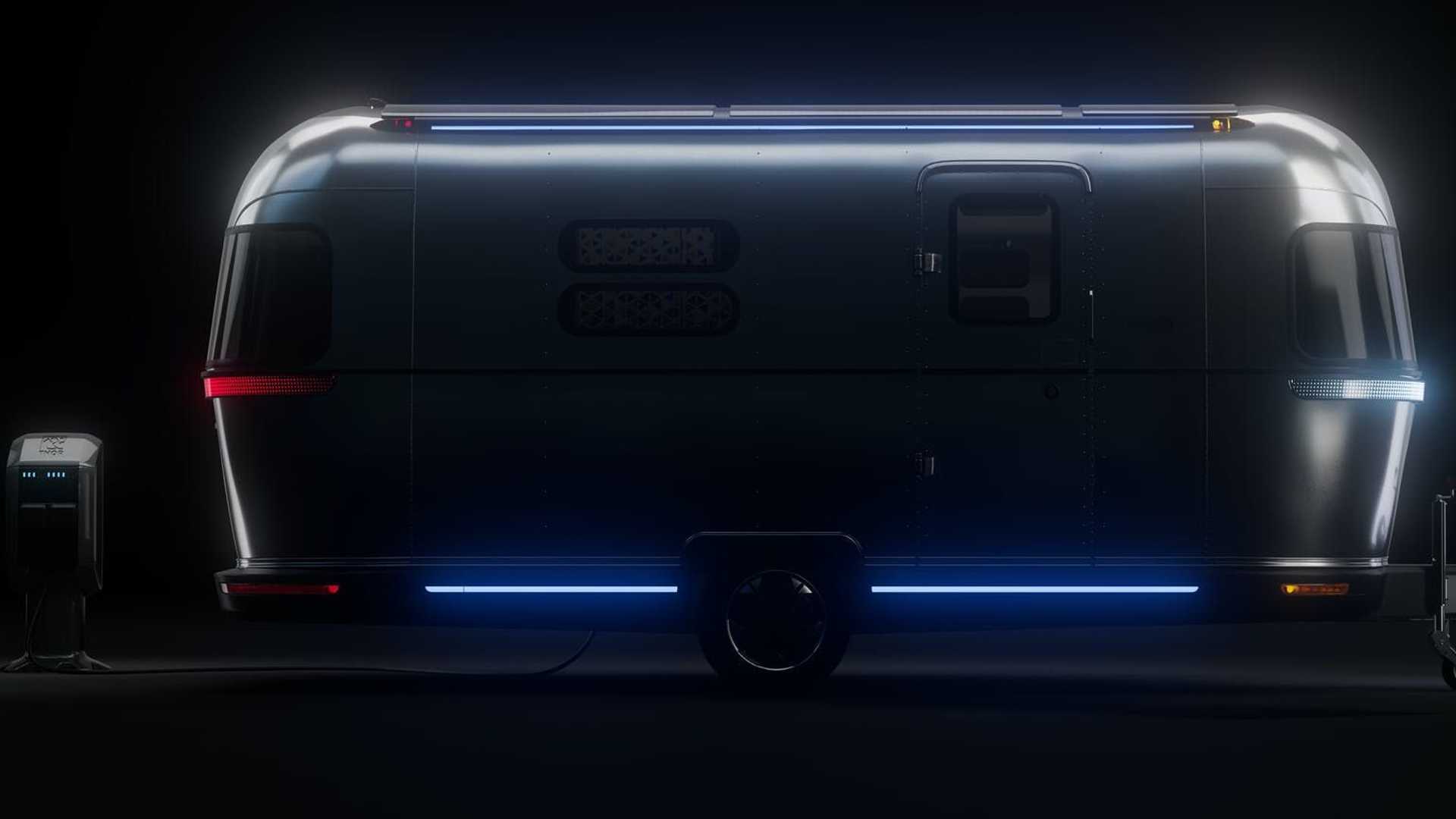 Airstream EStream Electric Camper, si muove e parcheggia da solo