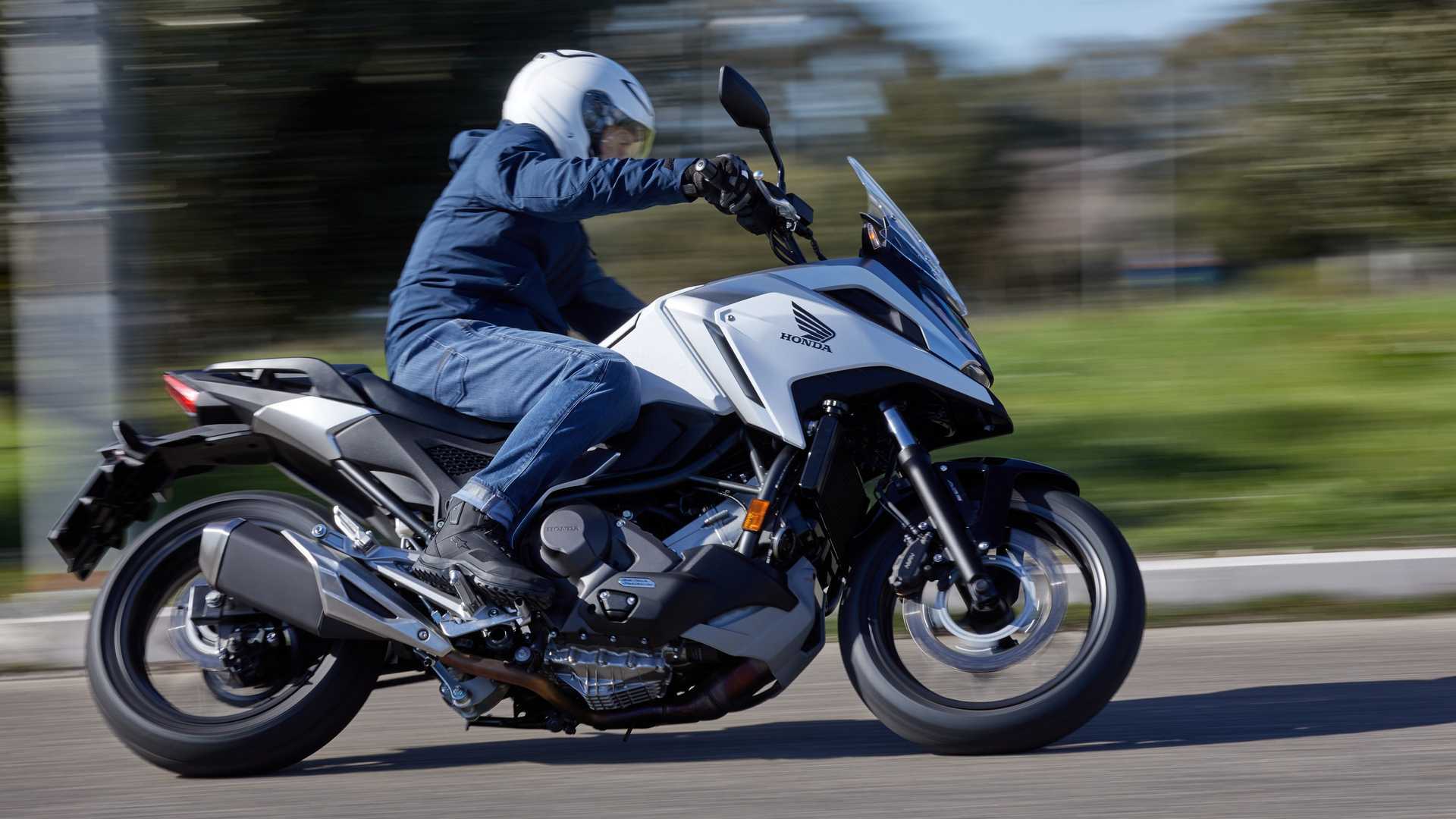 Nova Honda NC 750X chega mais leve e com câmbio automatizado