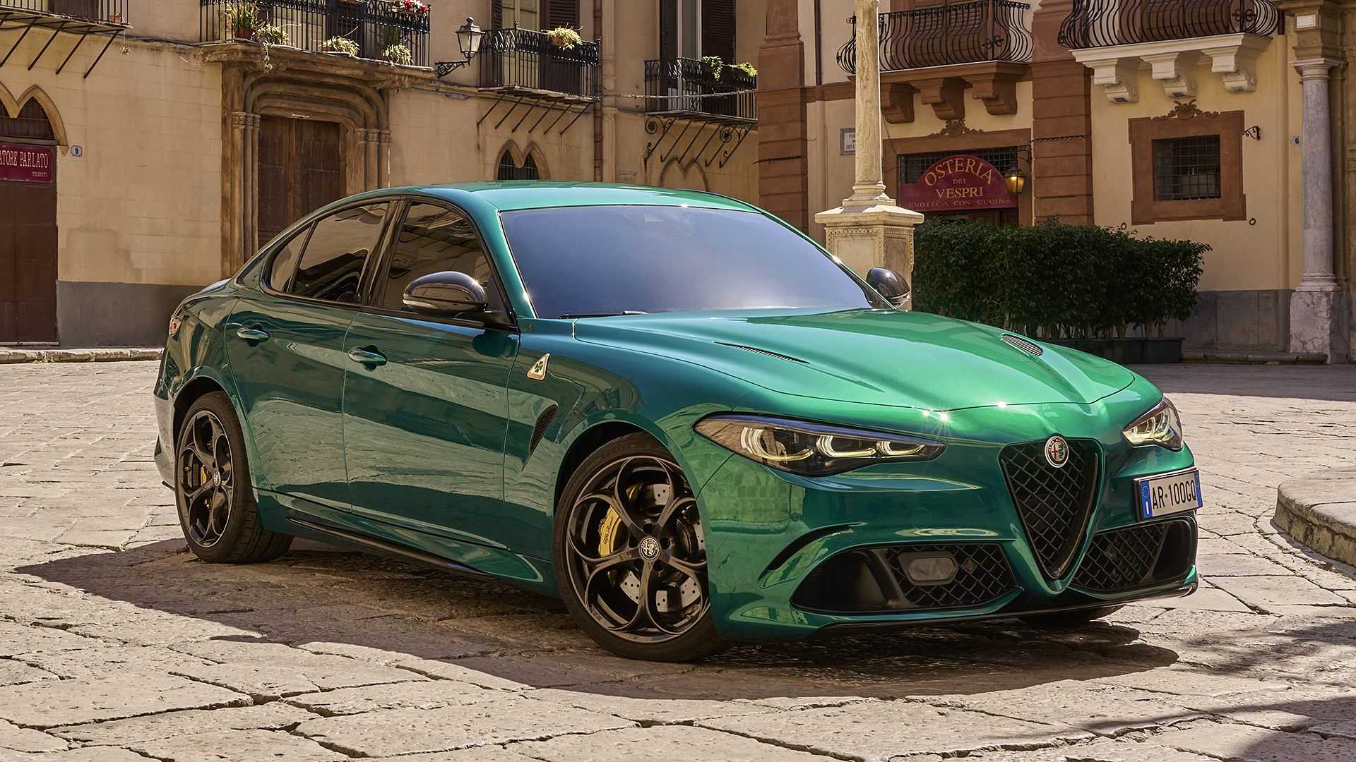 Alfa Romeo Giulia Quadrifoglio 100 Anniversario 520 CV Da Collezione Alfa Romeo Giulia Quadrifoglio 100 Anniversario 520 CV Da Collezione
