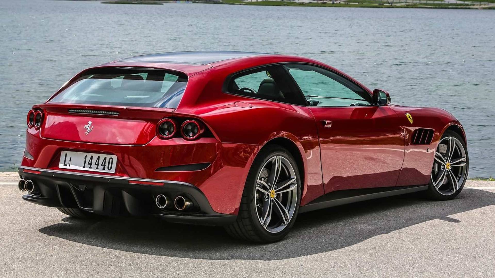 10 superdeportivos con un maletero práctico